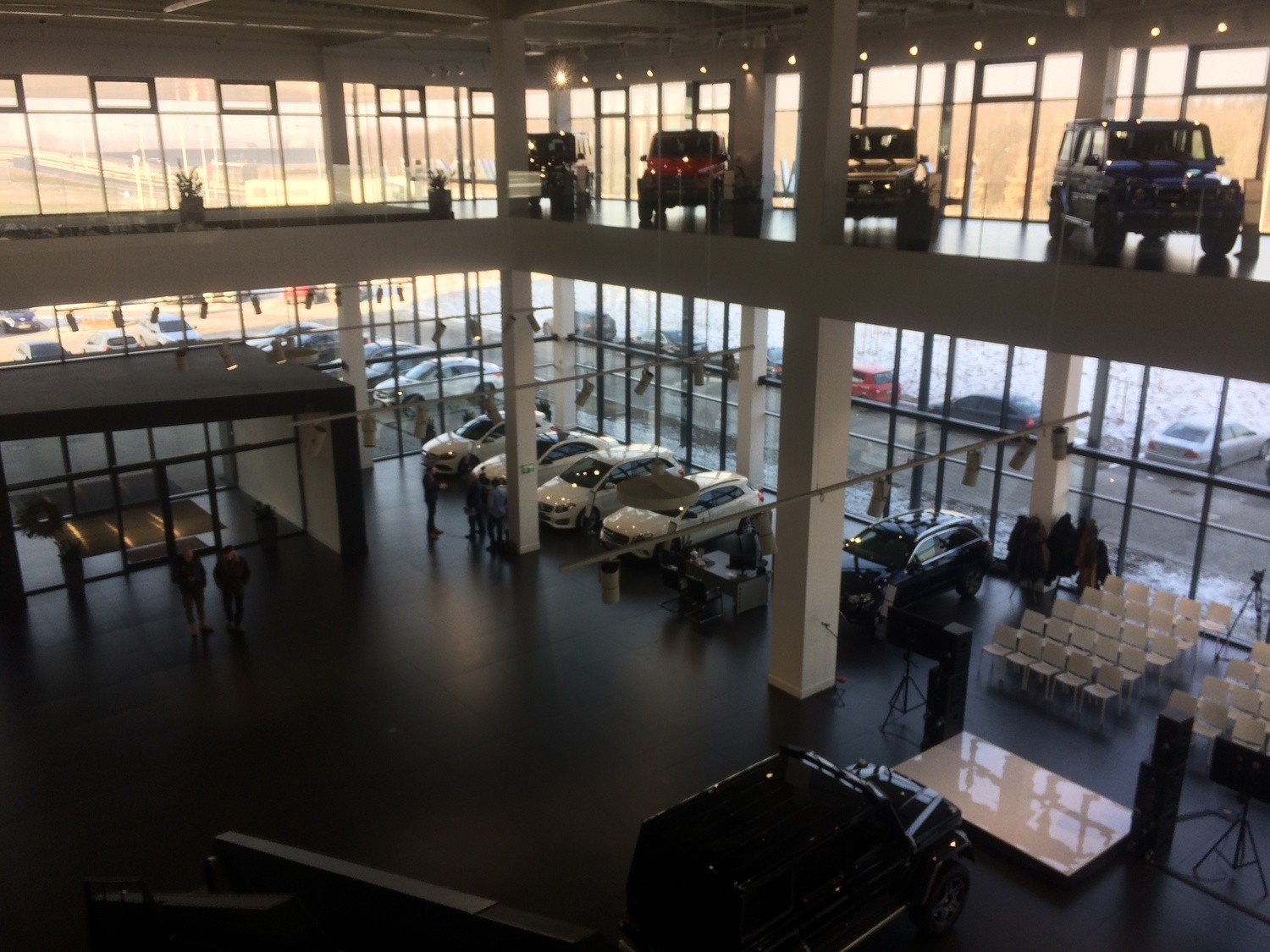 We Wrocławiu powstał największy salon mercedesa w Polsce [ZDJĘCIA ...