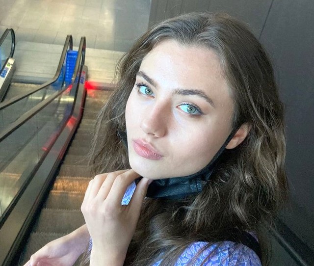 Taka na co dzień jest Asli z serialu Elif. Oto prywatne zdjęcia Ece ...
