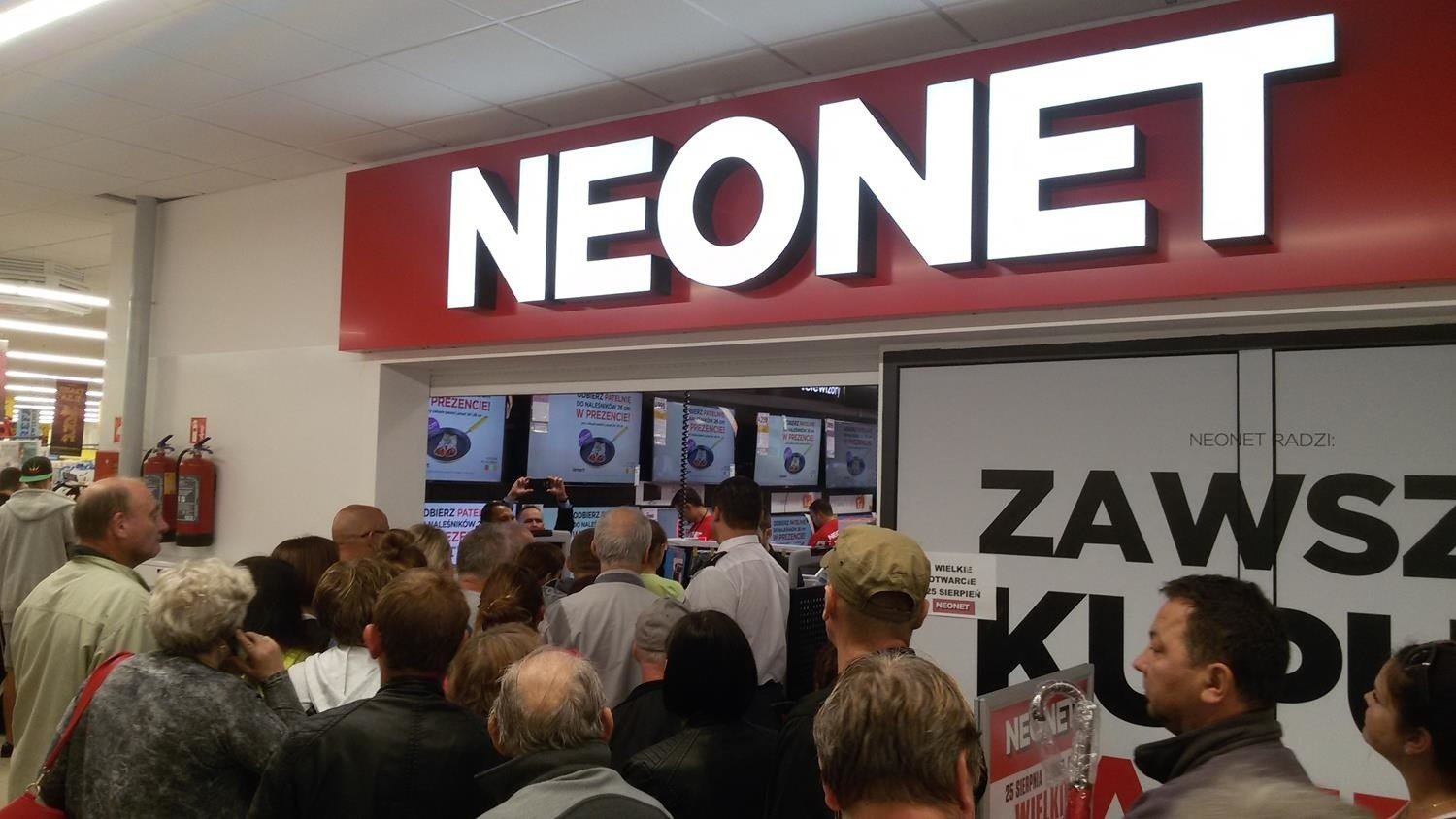 Otwarcie sklepu NEONET w Żywcu [ZDJĘCIA] Bony na zakupy i prezenty dla ...
