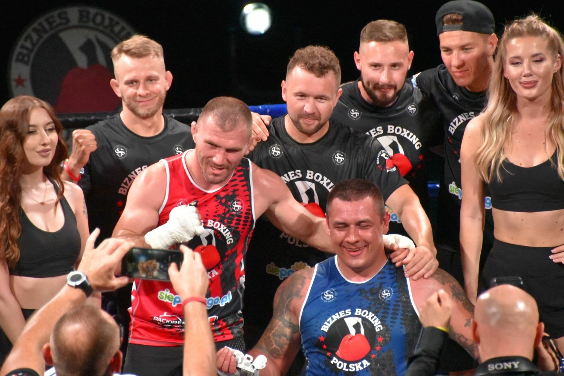 Gala Biznes Boxing Polska w Radomiu. Tłumy na widowni i świetne show w ...