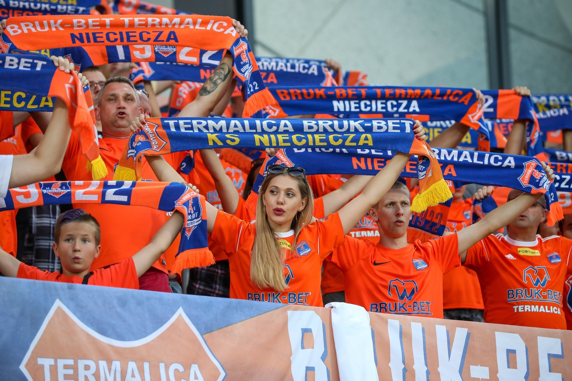 Nieliczni Fanatyczni. Kibice Bruk-Betu na wyjazdowym szlaku. Łęg ...