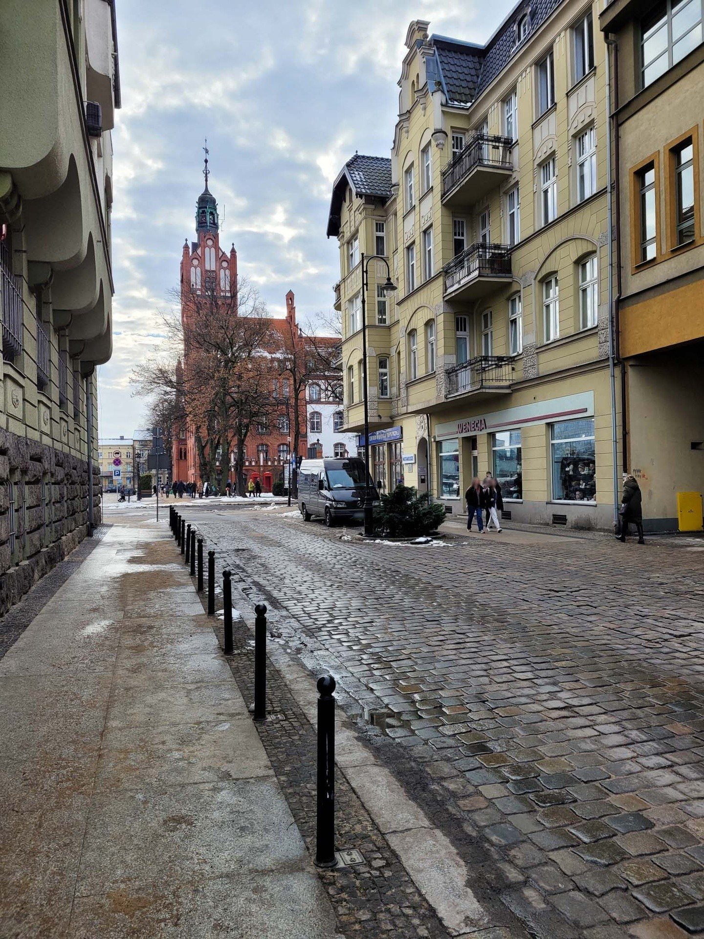 Na ulicy Starzyńskiego przybędzie słupków. Przyjadą do Słupska z ...