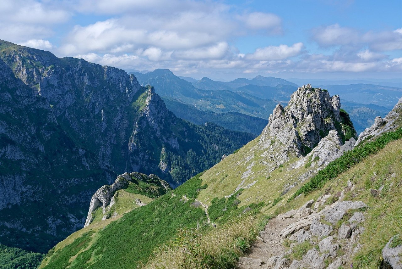 Giewont: praktyczny przewodnik dla turystów. Szlaki, pogoda, bilety ...