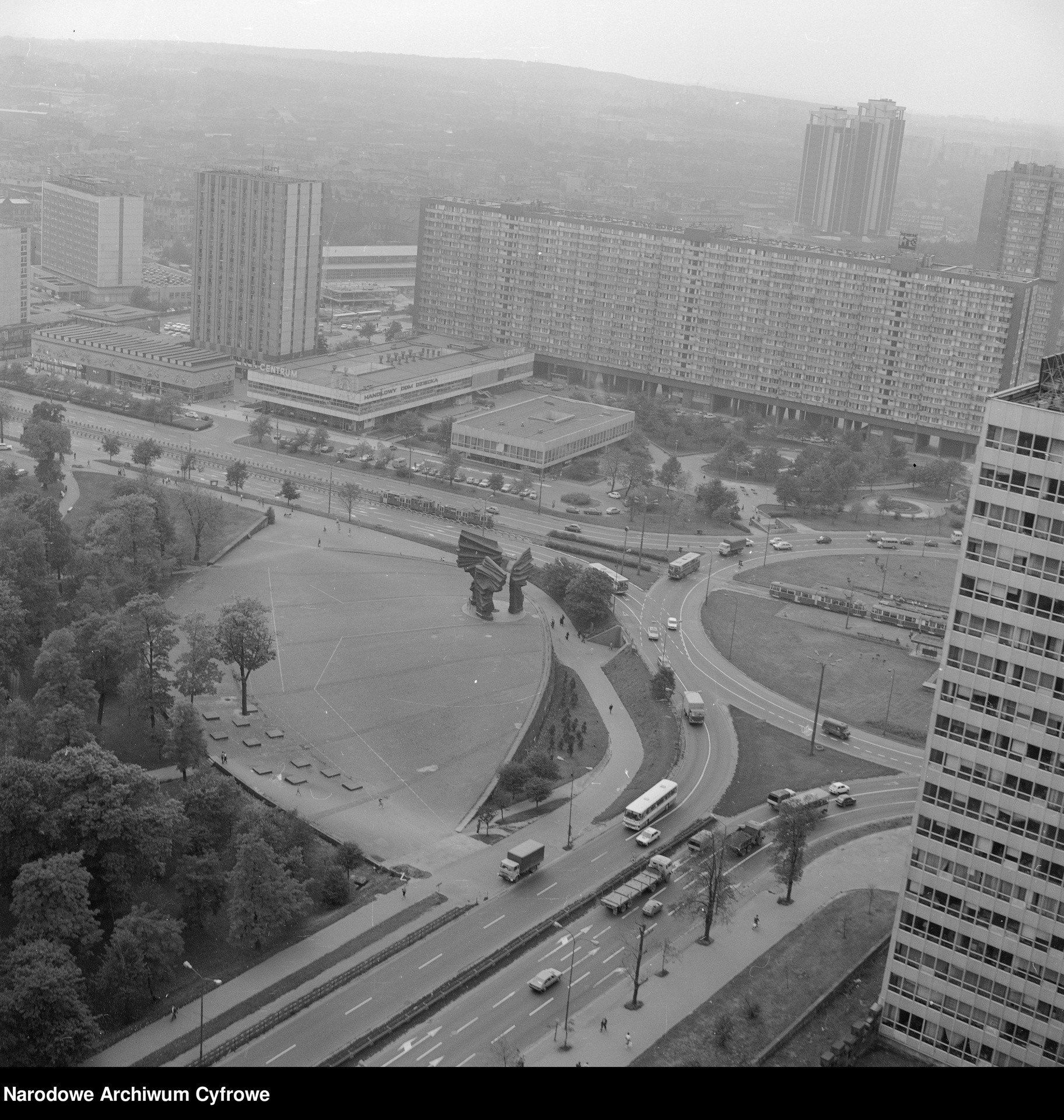 Unikatowe zdjęcia Katowic z lotu ptaka z 1989 roku. Widać dawny rynek ...