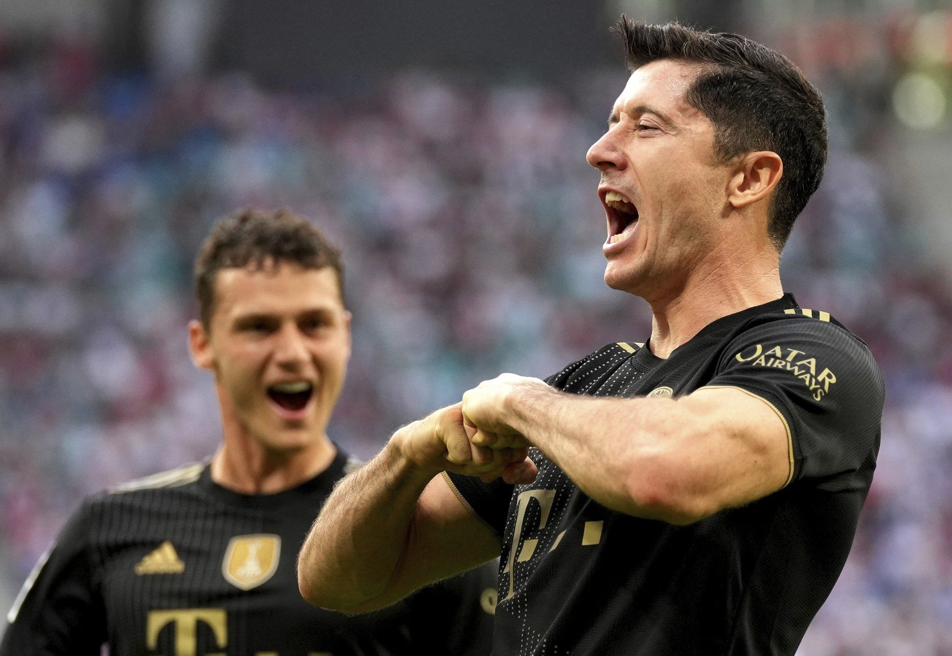 Obrońca Wolfsburga porównał Lewandowskiego do Haalanda. Bardziej boi ...