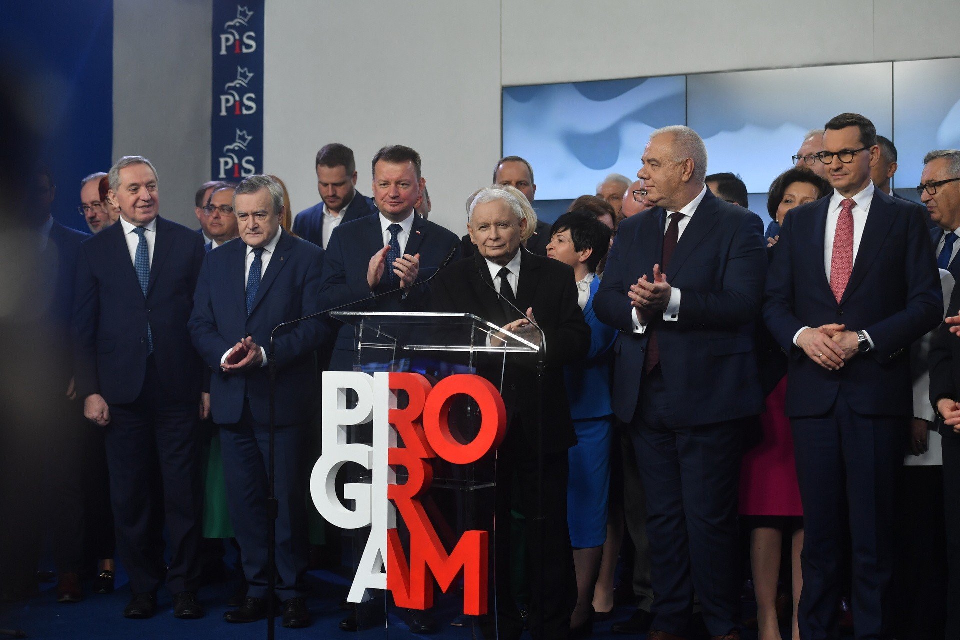Politycy PiS ruszają w trasę, by spotykać się z Polakami. Czy nie boją ...