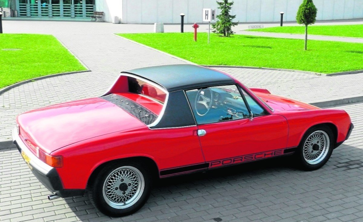 Zabytkowe Porsche 914 w Gdyni. Samochód podobny do tego, który jeździła ...