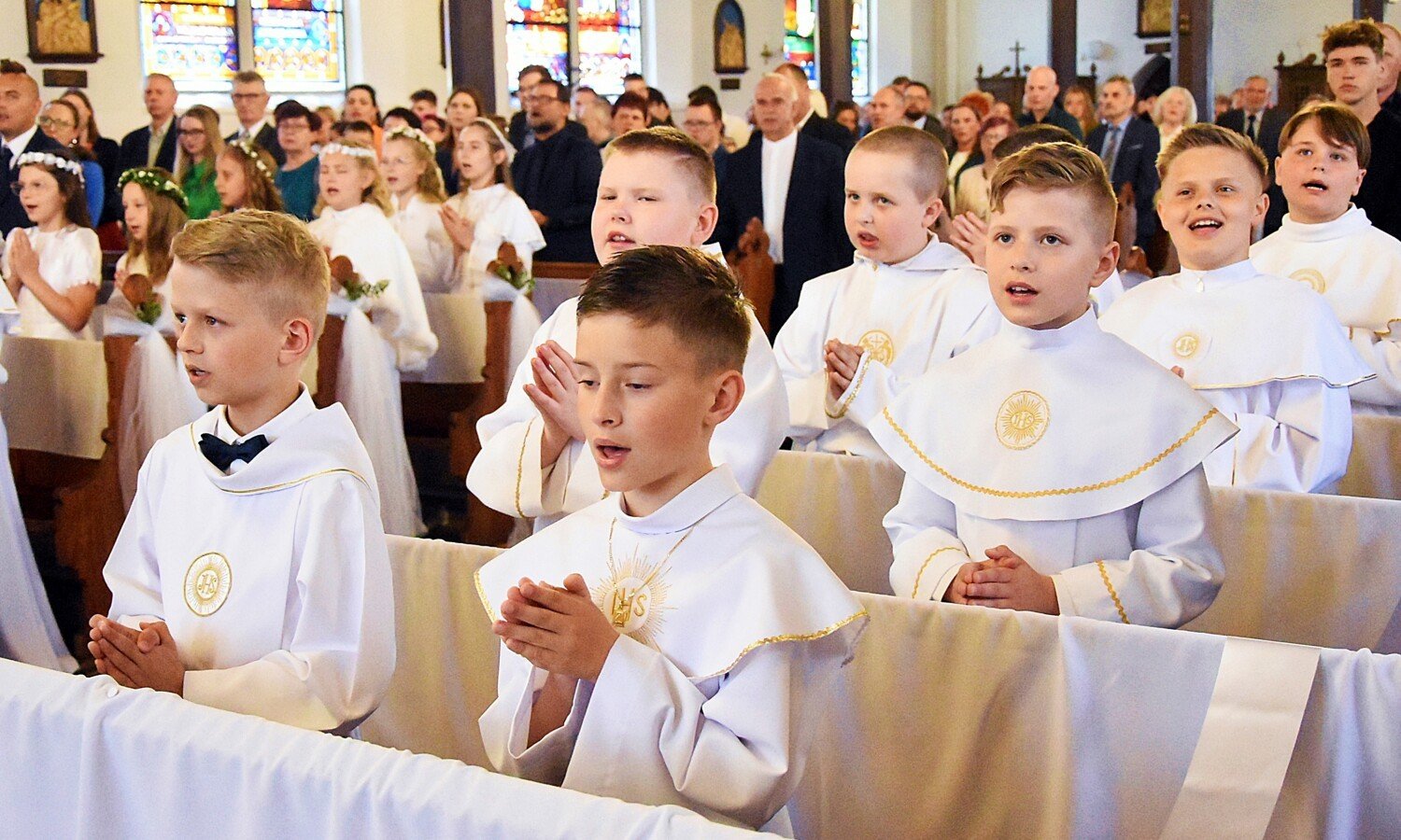 Pierwsza Komunia Święta w parafii pw. św. Stanisława Kostki w Pile ...