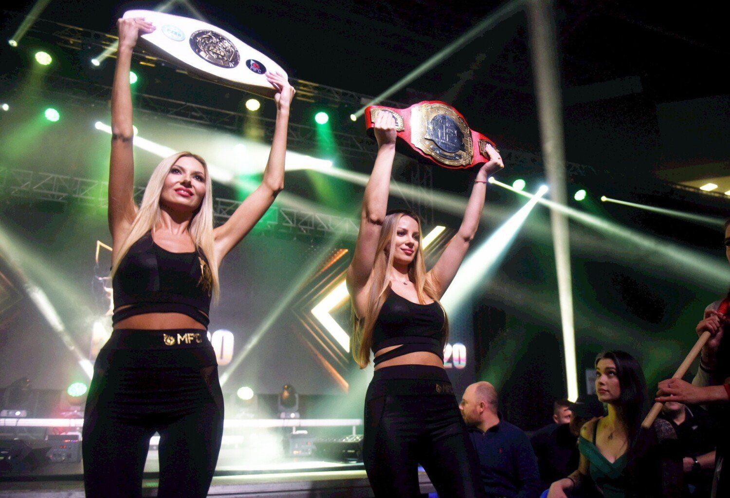 Ring girls pięknie prezentowały się podczas gali sportów walki w ...