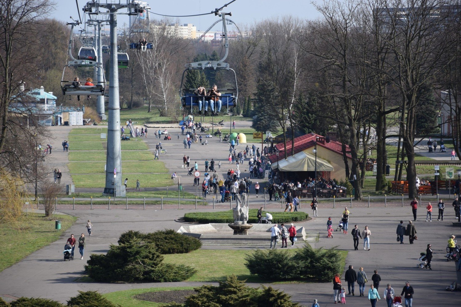 Park Śląski w wiosennej odsłonie. Słoneczna sobota przyciągnęła tłumy ...