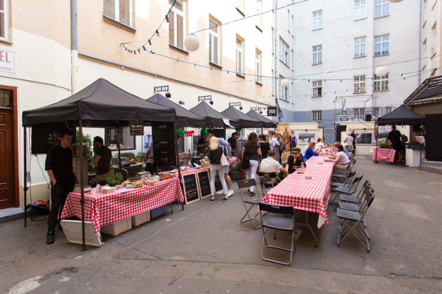 Ruszył Gastro Bar. Nowy nocny targ podbije serca mieszkańców Warszawy ...