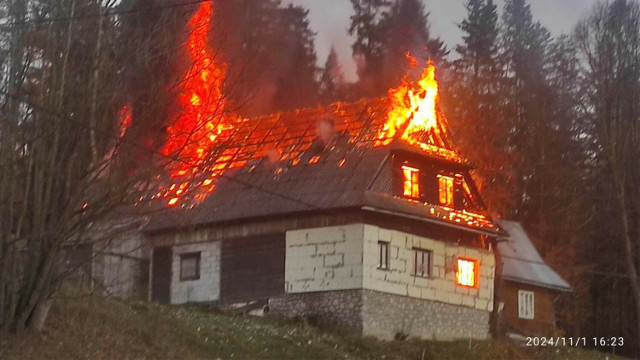 Pożar w miejscowości Ciche na Podhalu. W płomieniach stanął dom ...