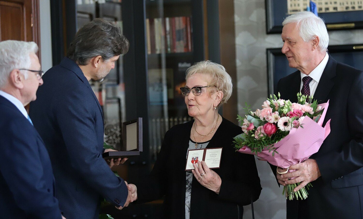 Elżbieta Cichowicz otrzymała tytuł Honorowego Przyjaciela Kalisza ...