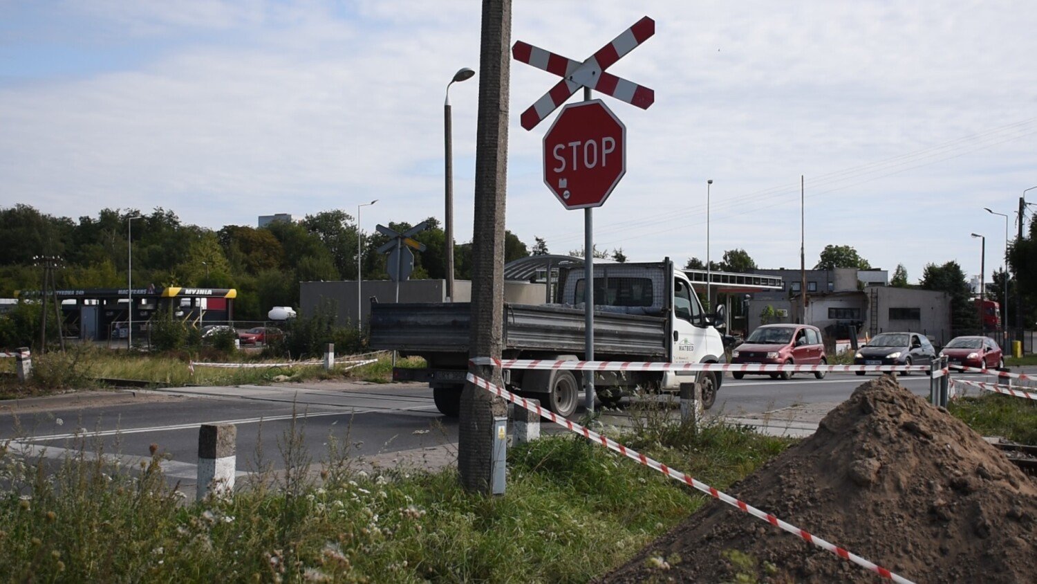 Kłopotliwy znak STOP ma zniknąć z przejazdu przy ulicy Mławskiej w ...