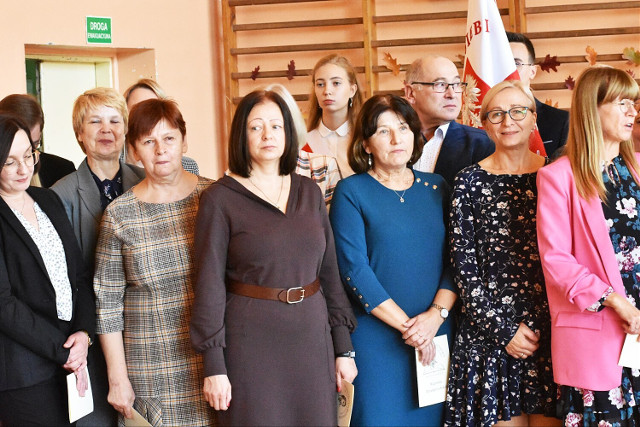 Dzień Edukacji Narodowej w Sycowie. Licealiści na uroczystym apelu ...