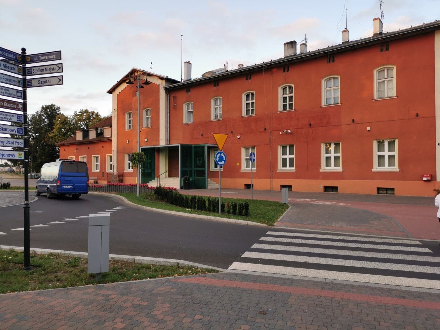 Nowy napis nie będzie się wszystkim podobał. Ruszył remont elewacji ...
