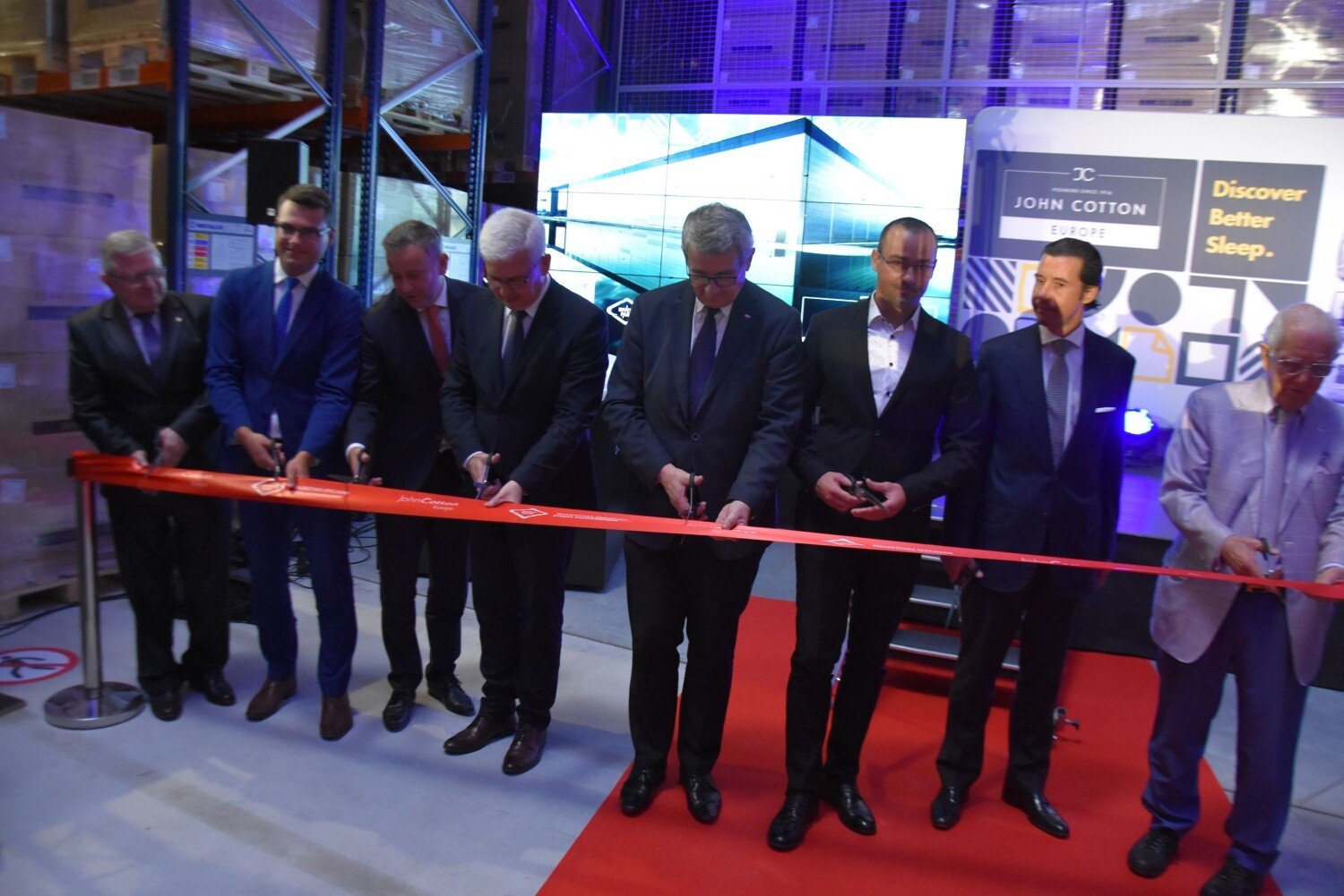 Firma John Cotton Europe otworzyła w Szczawnie-Zdroju nową halę! Będą ...