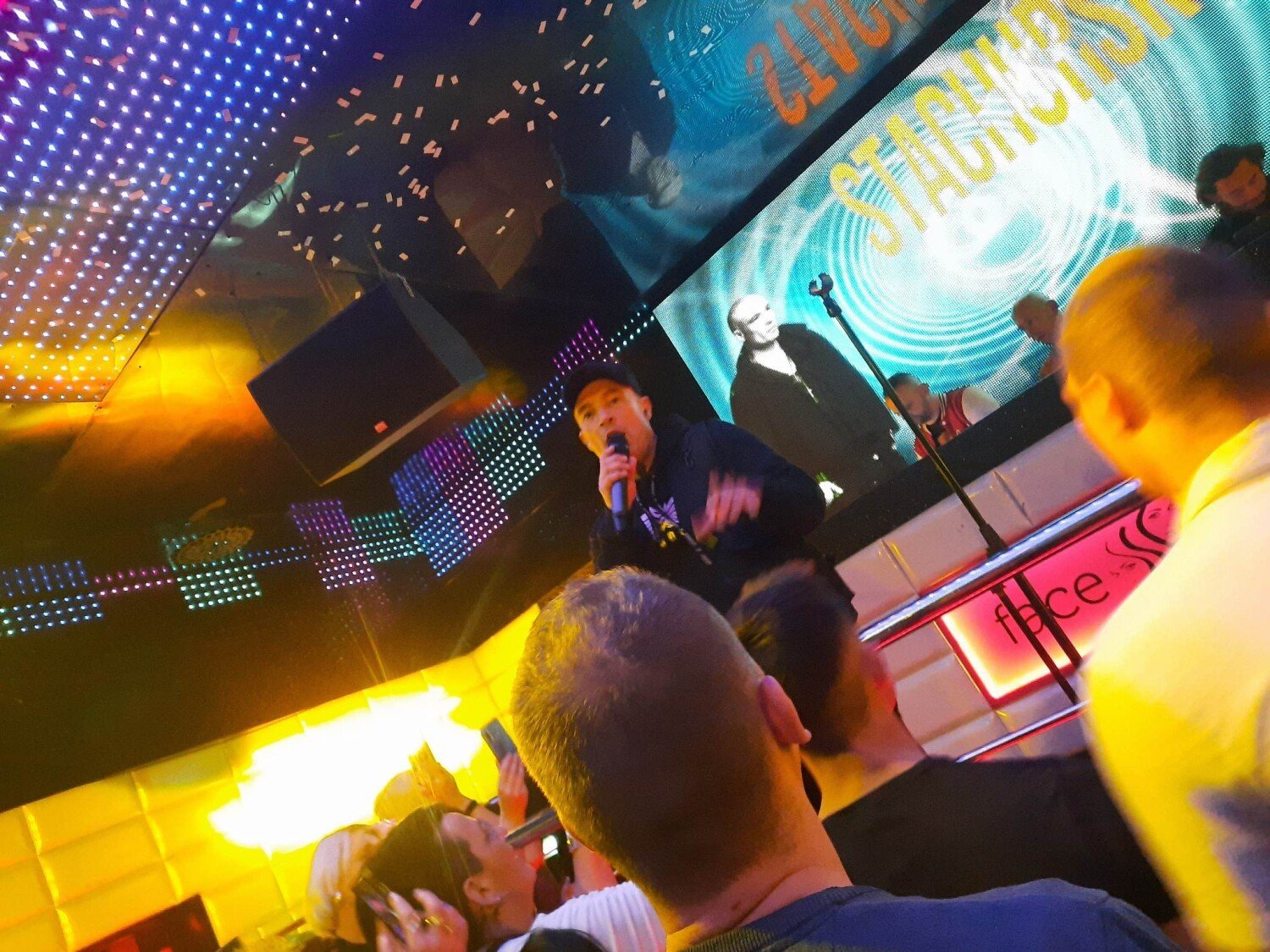 Polski artysta Jacek Stachurski dał koncert w Budzyniu | Chodzież Nasze ...
