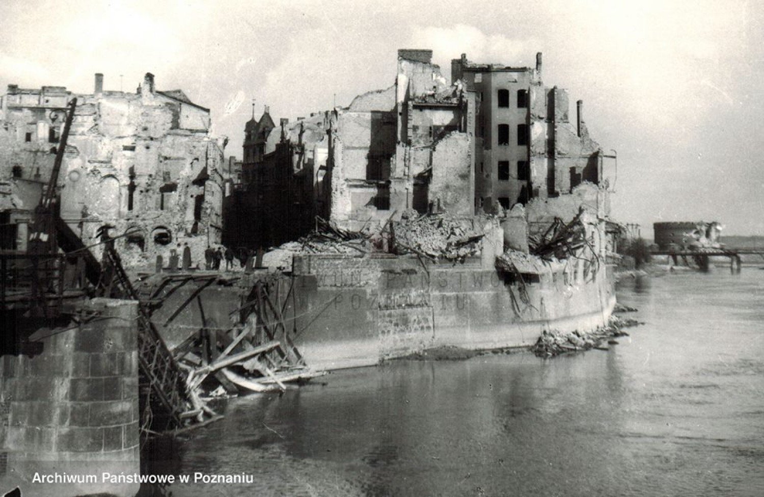 Zniszczony Poznań 1945: Jak wyglądało miasto po zakończeniu działań ...
