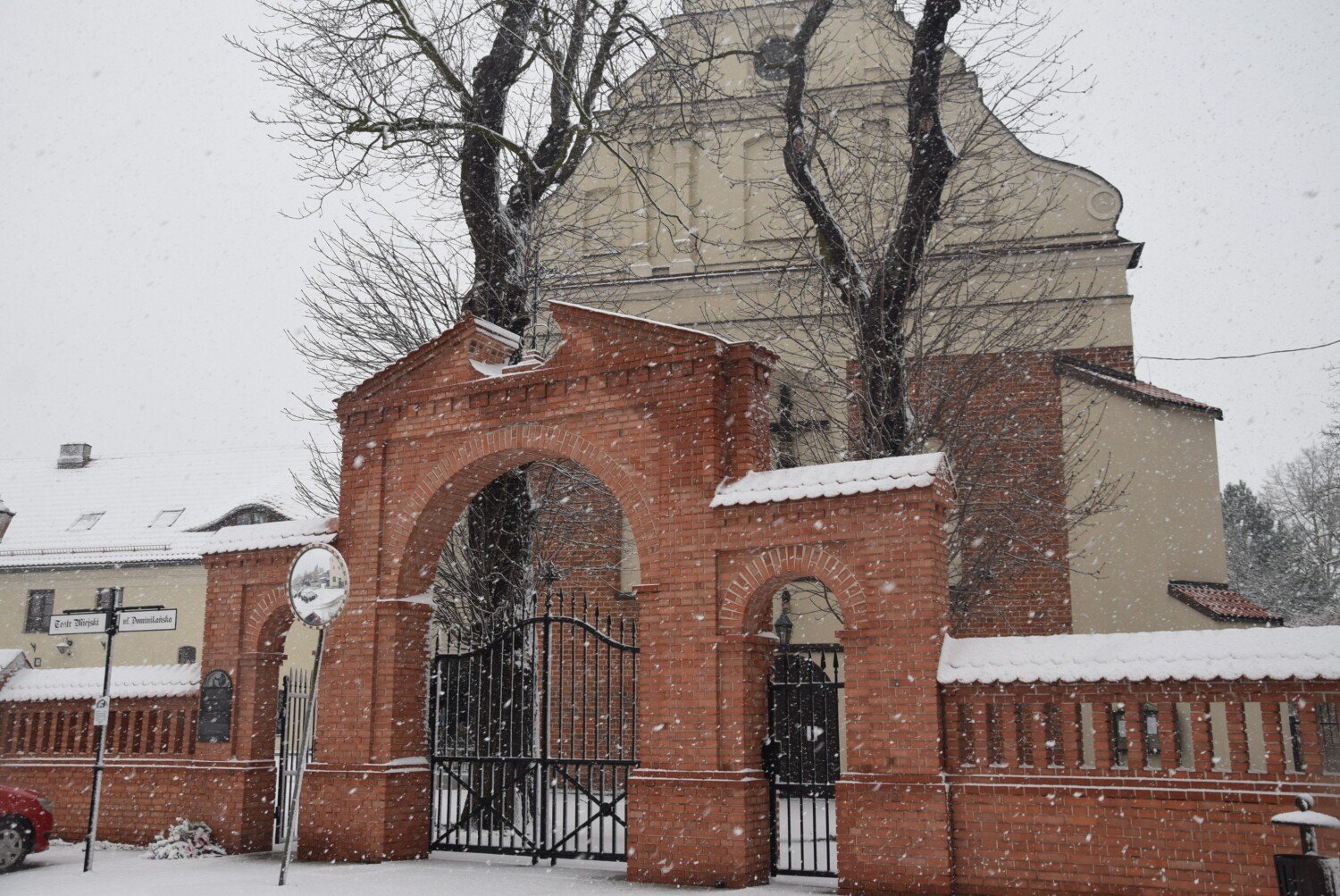 Stare Miasto w Sieradzu całe śniegiem zasypane ZDJĘCIA | Sieradz Nasze ...