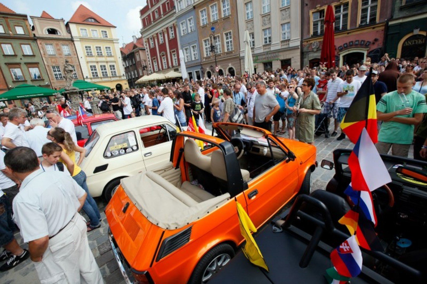 Samochody PRL-u: Polski Fiat 126p [ZDJĘCIA] | Zbąszyń Nasze Miasto