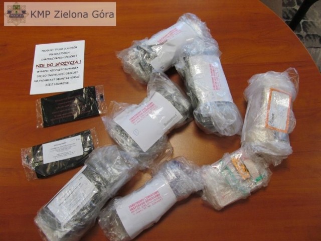 Policjanci z Zielonej Góry zabezpieczyli dopalacze [ZDJĘCIA] | Zielona ...