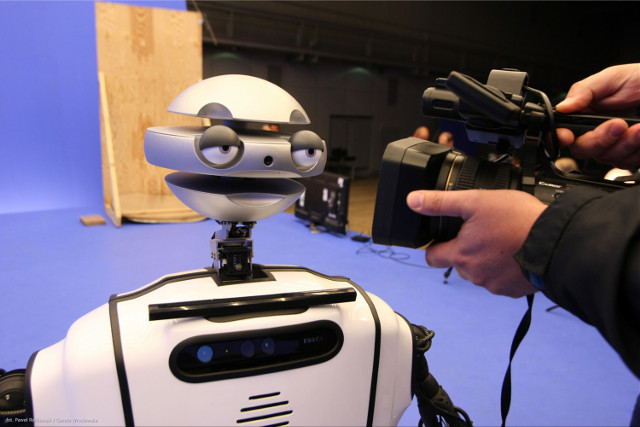 Flash - sympatyczny i rozmowny robot z Wrocławia (ZDJĘCIA, FILM ...