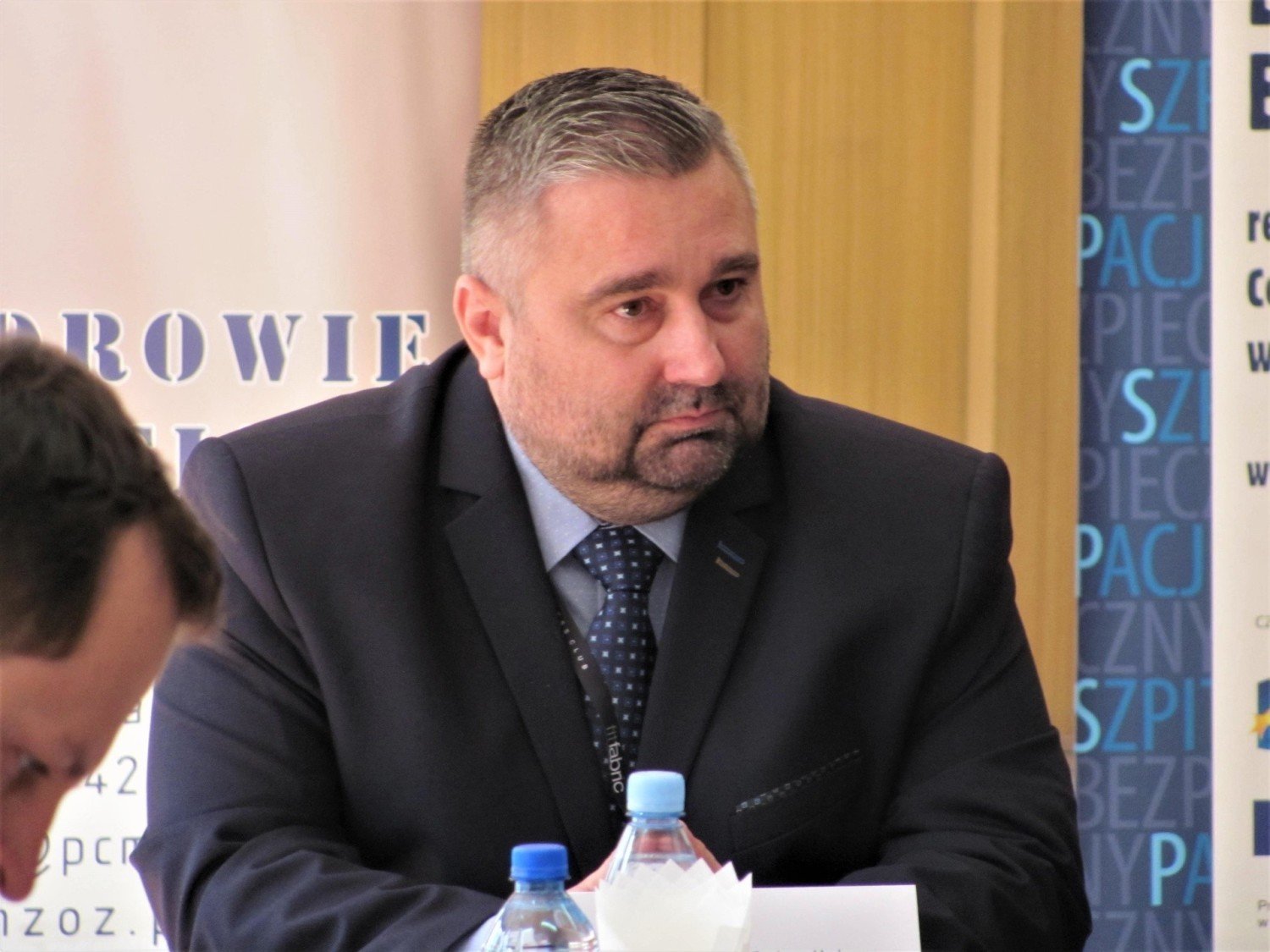 Pabianice. Dyrektor Adam Marczak zarażony COVID-19. W lutym zaszczepił ...