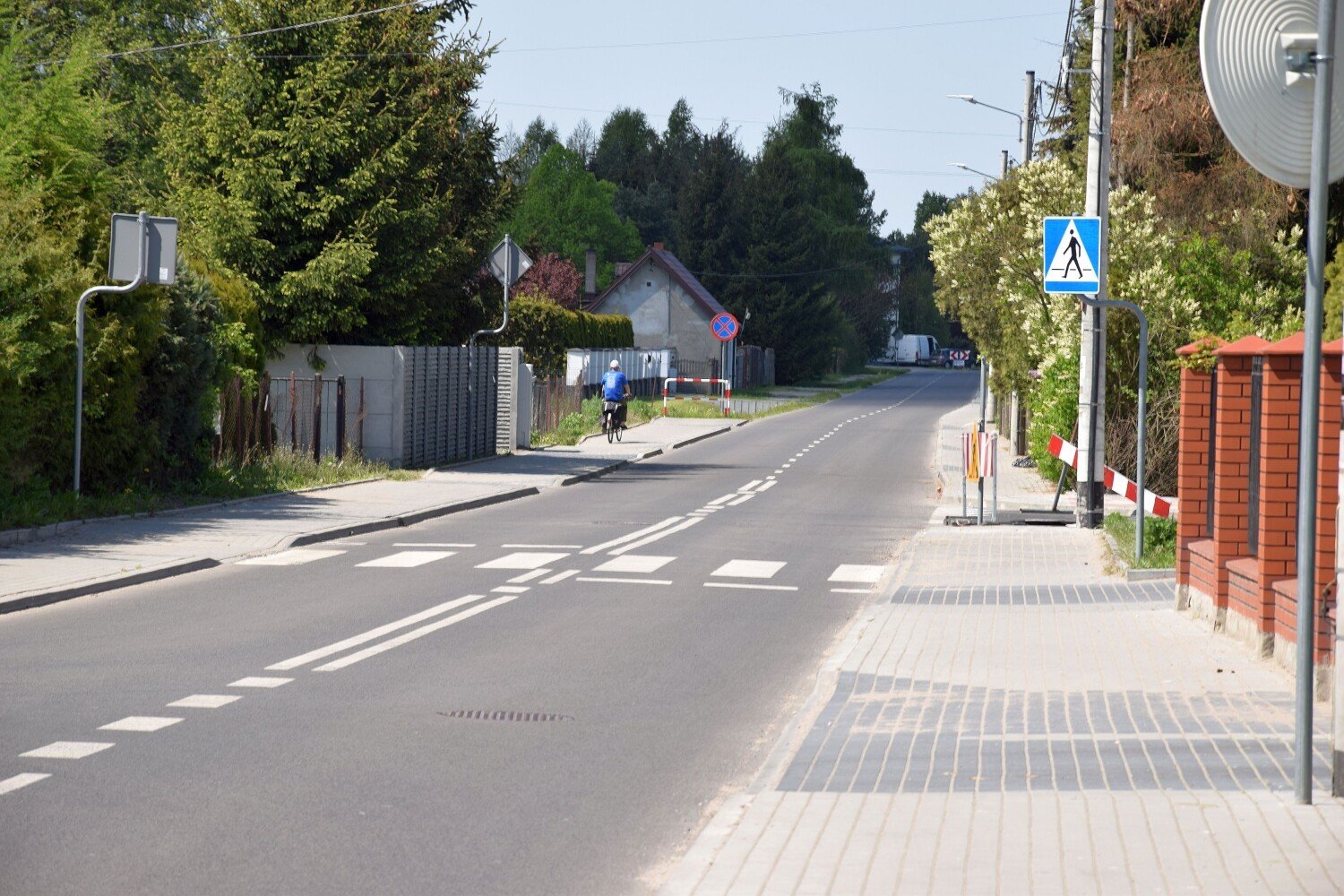 Prosta droga na ulicy Prostej w Zduńskiej Woli. To pierwsza z trzech ...