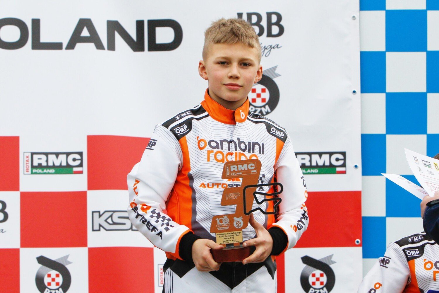 Borys Piotrowski z Włocławka na podium podczas inauguracji sezonu ...