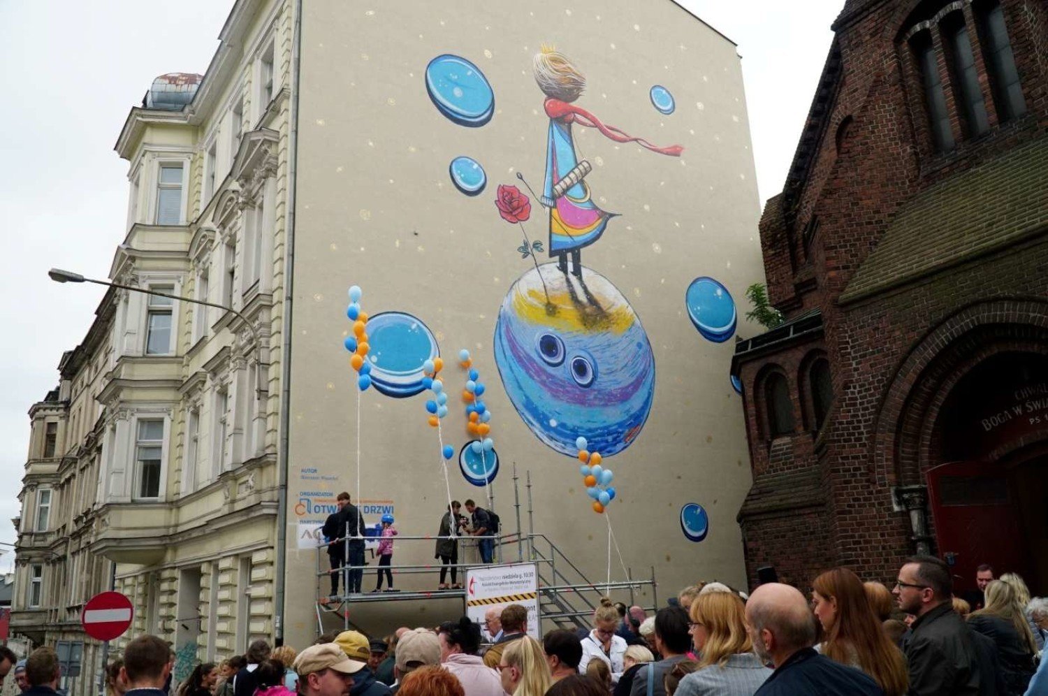 Przy ul. Ogrodowej w Poznaniu powstał mural, który przedstawia Małego ...