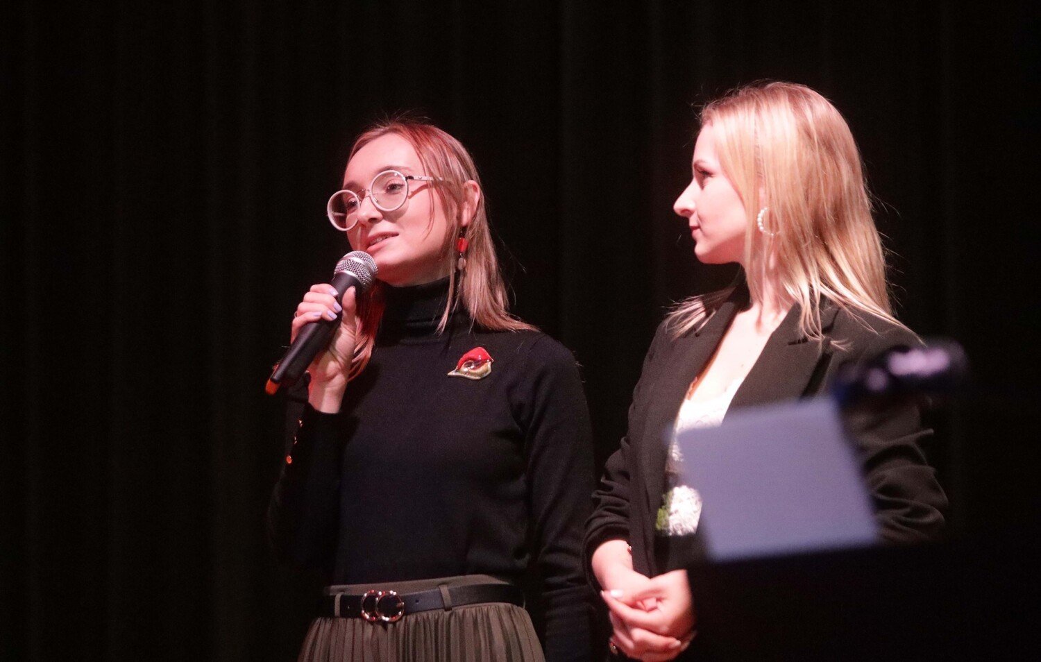 Daria Wilk i Aleksandra Jacyszyn wystąpiły w legnickim Domu Kultury ...